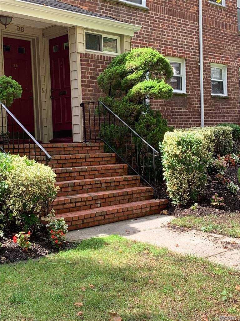 98 Edwards St, Roslyn, NY 11576 - See Est. Value, Schools & More