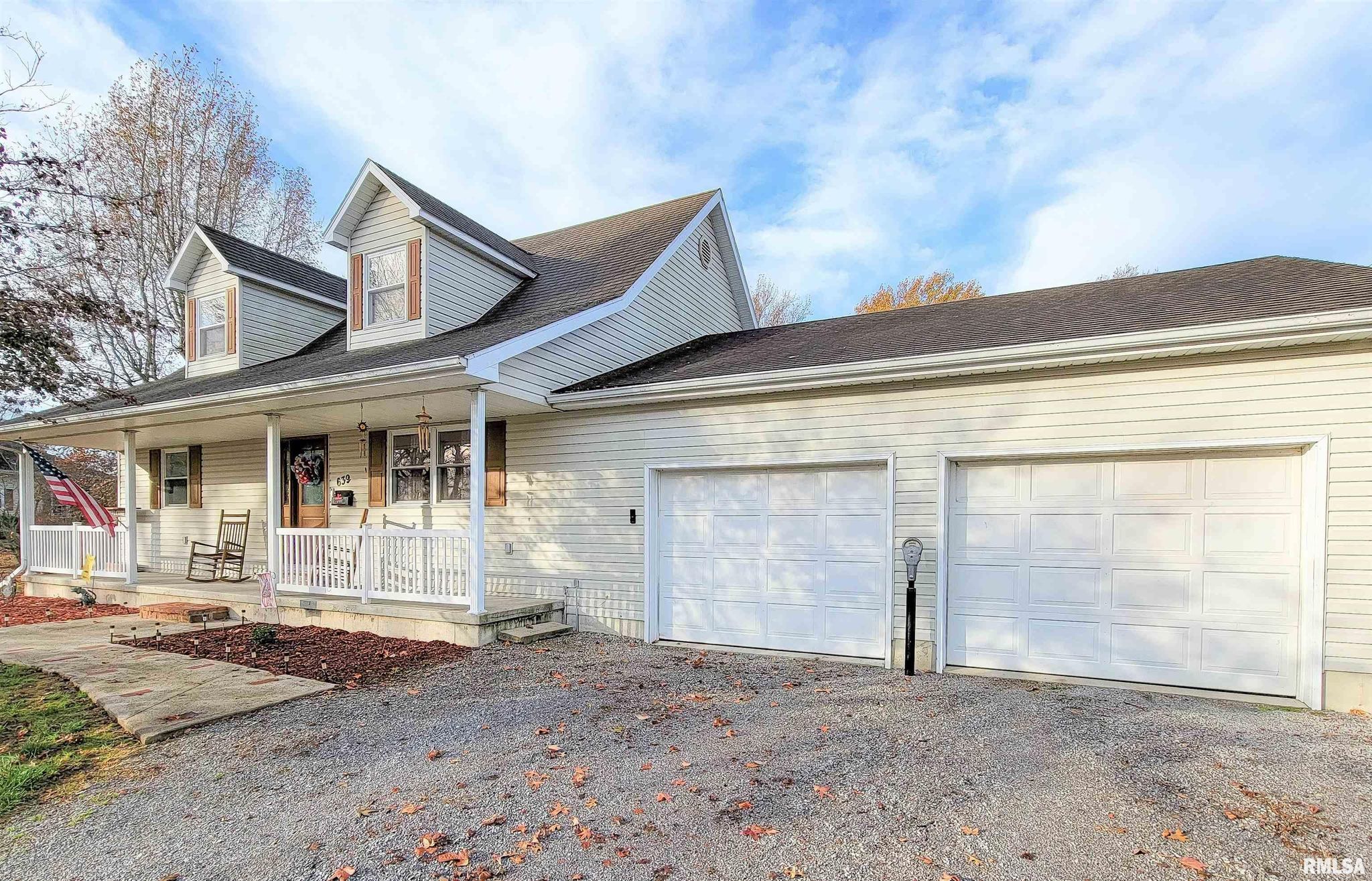 639 N Olive Rd, Flora, IL 62839 - See Est. Value, Schools & More