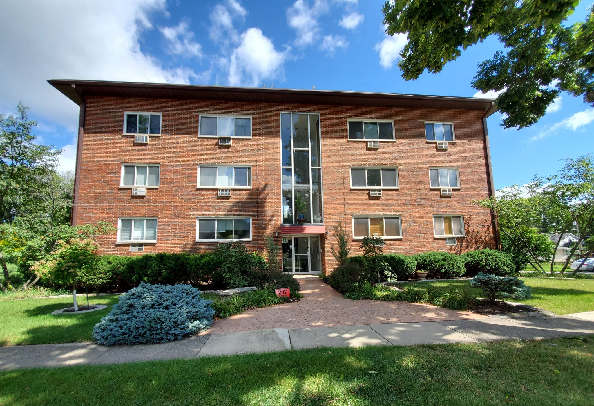 207 N Main St #304, Crystal Lake, IL 60014 - See Est. Value, Schools & More
