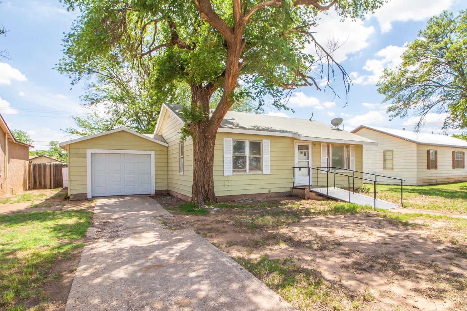 925 W Dickens St, Slaton, TX 79364 - See Est. Value, Schools & More