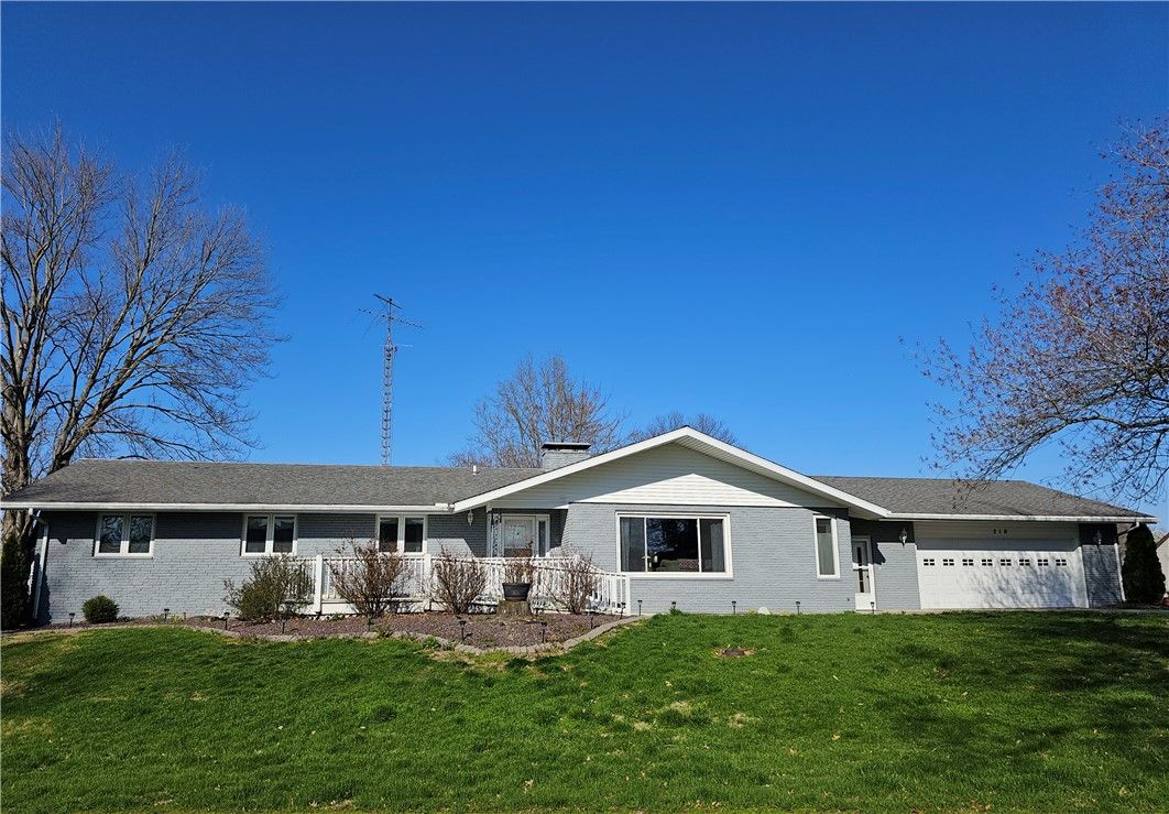 210 S Franklin St, Greenup, IL 62428 - See Est. Value, Schools & More