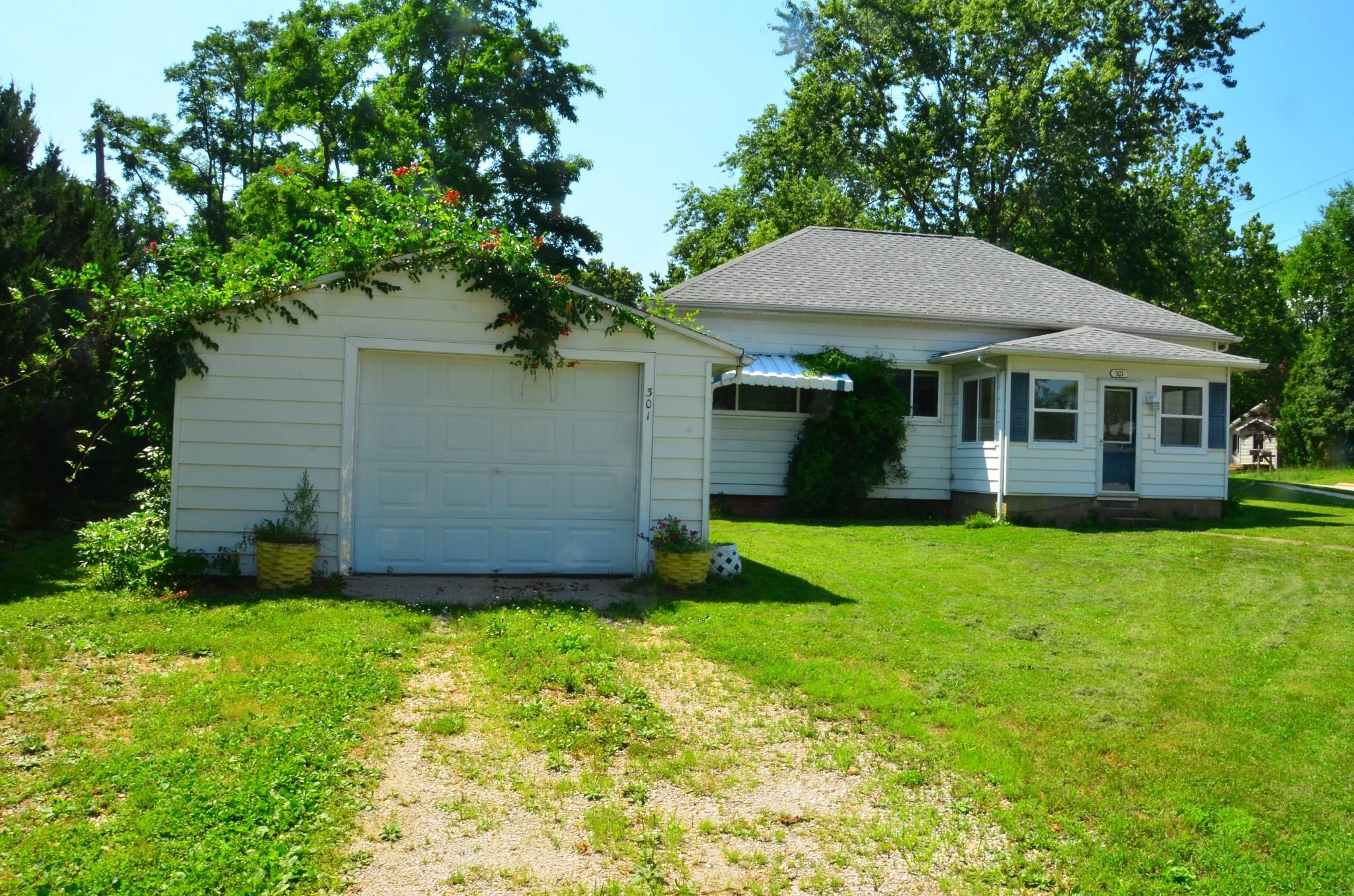301 E Franklin St, Mahomet, IL 61853 - See Est. Value, Schools & More