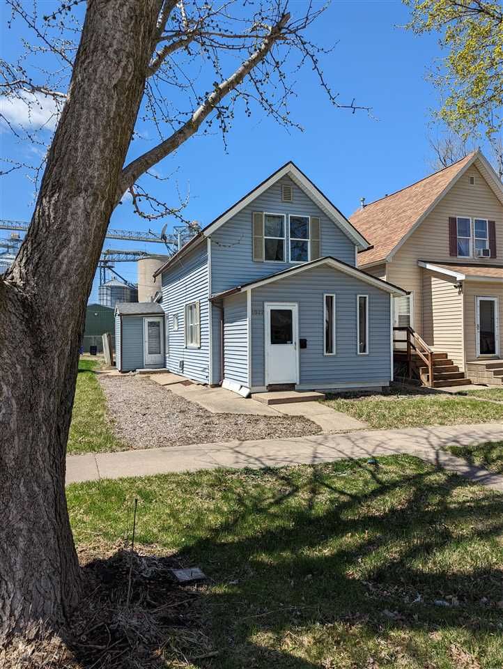 1022 10th St SW, Cedar Rapids, IA 52404 - See Est. Value, Schools & More