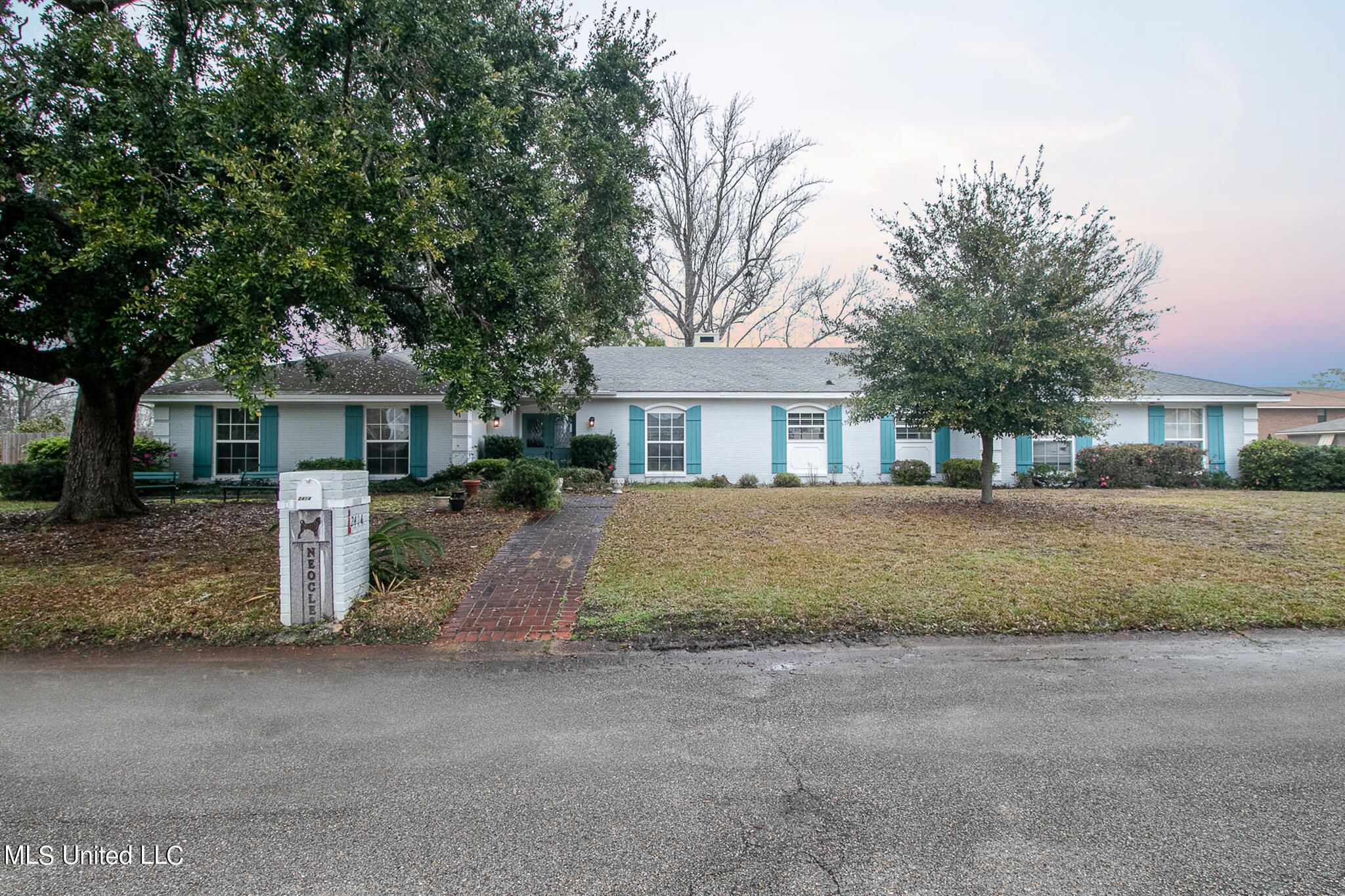2414 Hickory Hills Cir, Biloxi, MS 39532 - See Est. Value, Schools & More