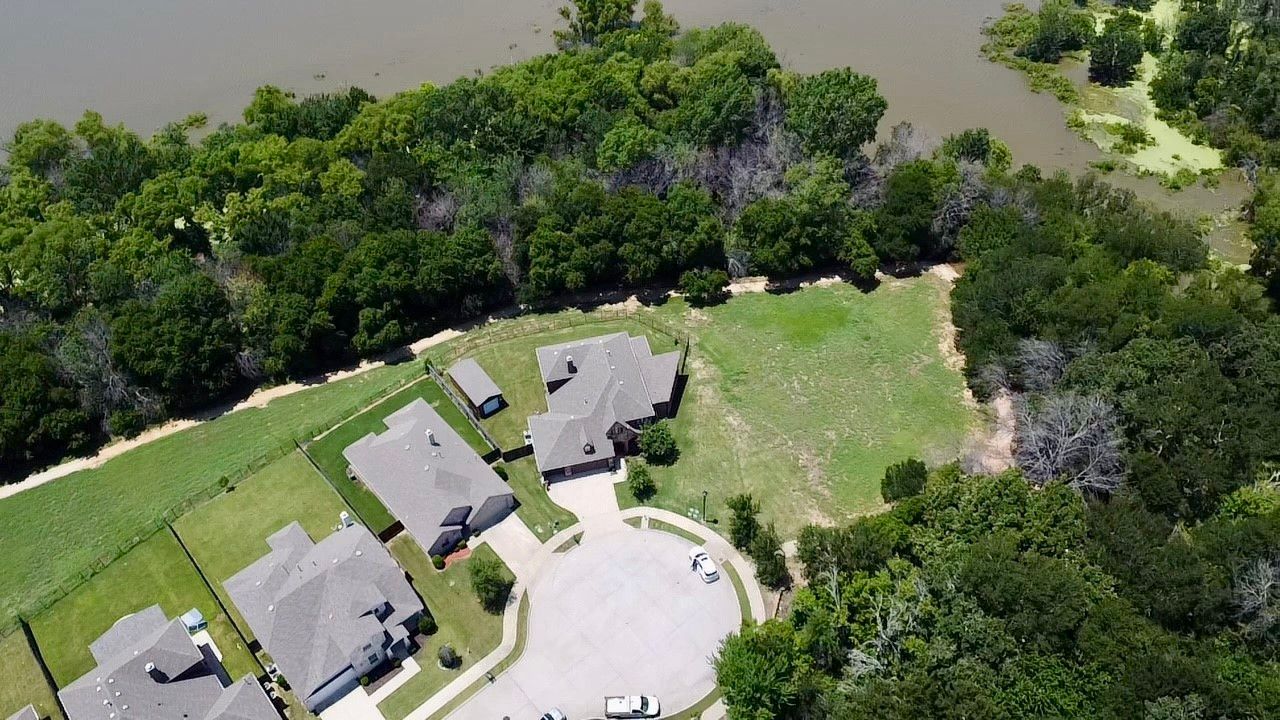 900 Foxglove Dr, Little Elm, TX 75068 - See Est. Value, Schools & More