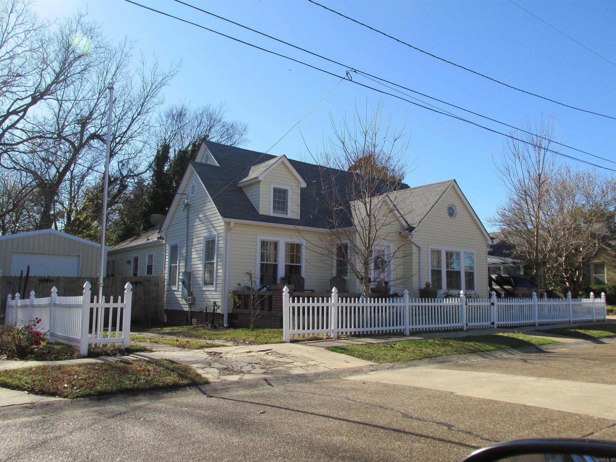 415 Cherry St, Arkadelphia, AR 71923 - See Est. Value, Schools & More