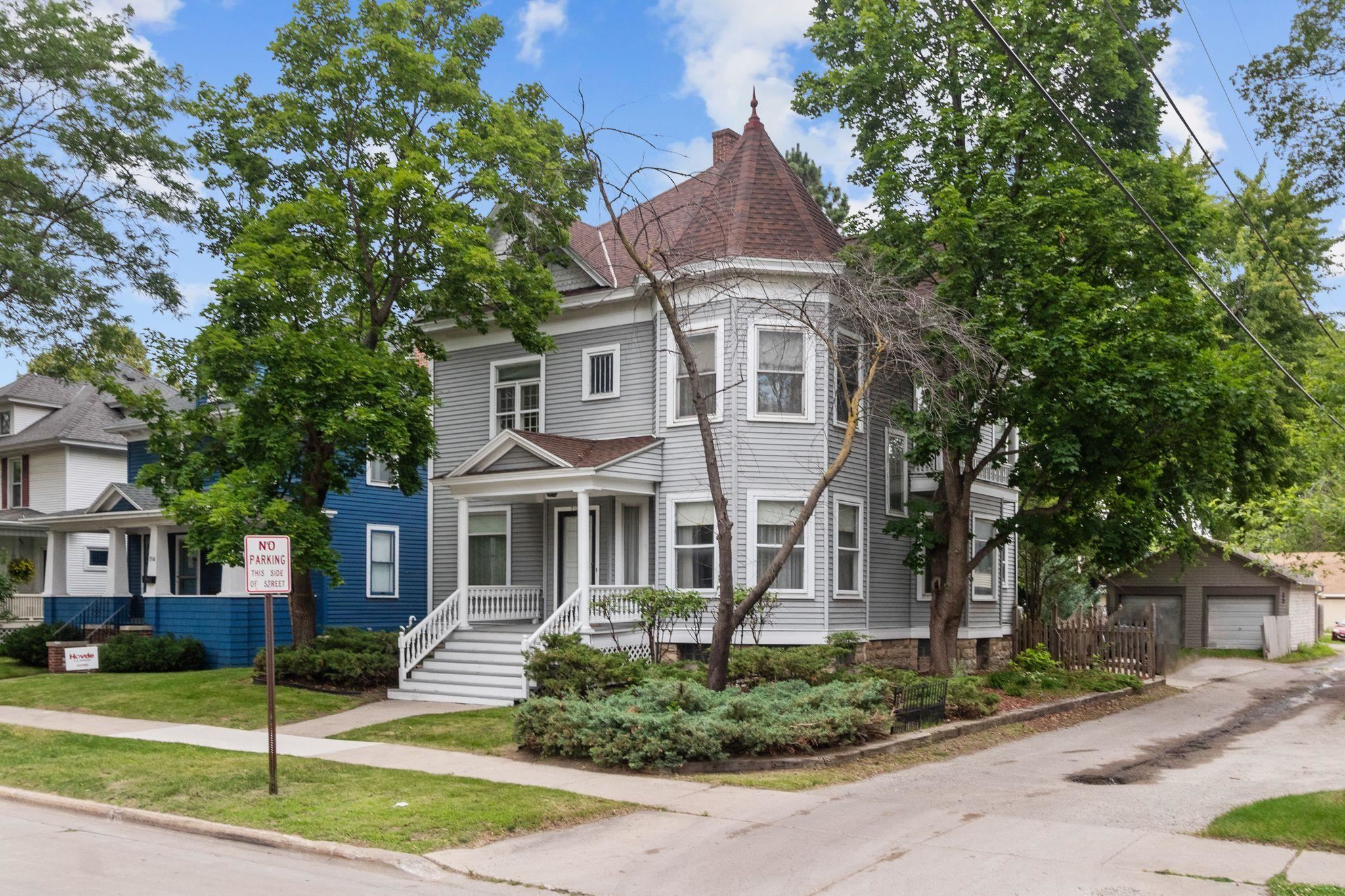 712 Dousman St, Green Bay, WI 54303 - See Est. Value, Schools & More