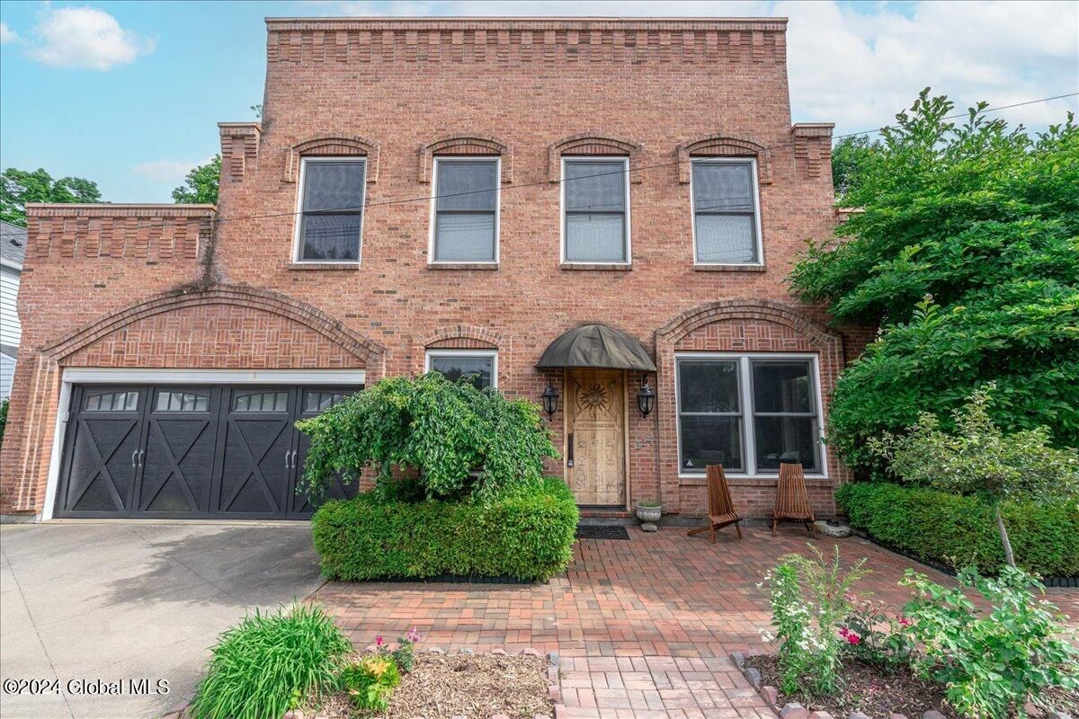 114 Middle Avenue, Saratoga Springs, NY 12866 - See Est. Value, Schools ...