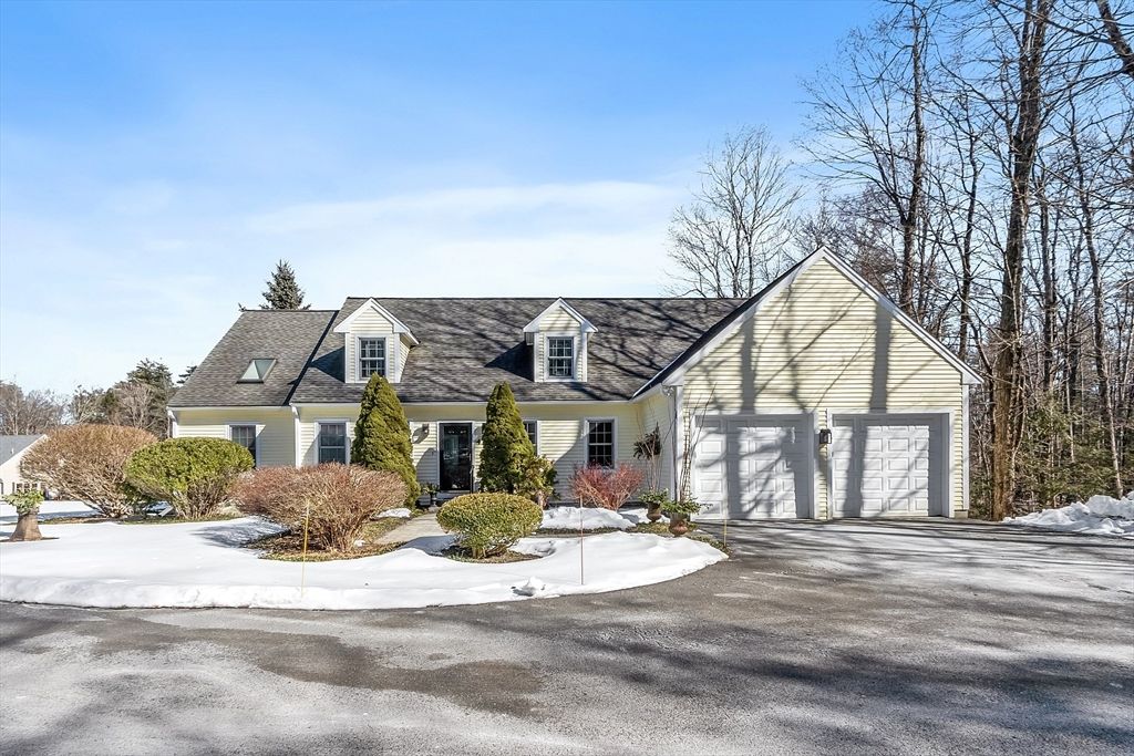 4 Iris Ct #4, Lunenburg, MA 01462 - See Est. Value, Schools & More