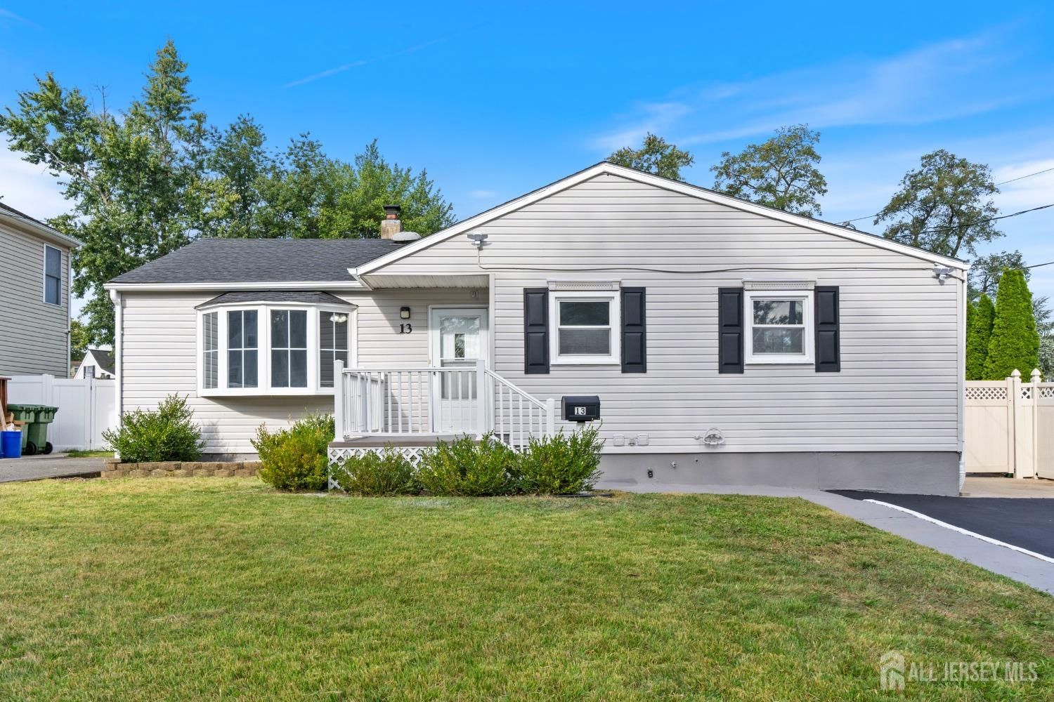 13 Becker Dr, Parlin, NJ 08859 - See Est. Value, Schools & More