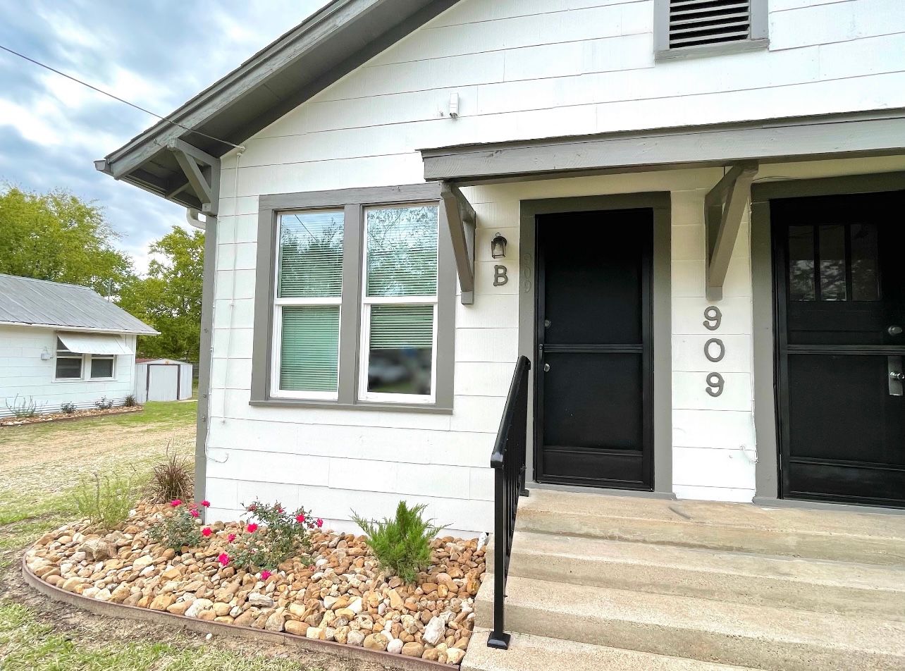 909 Bina St #B, Bryan, TX 77803 - See Est. Value, Schools & More