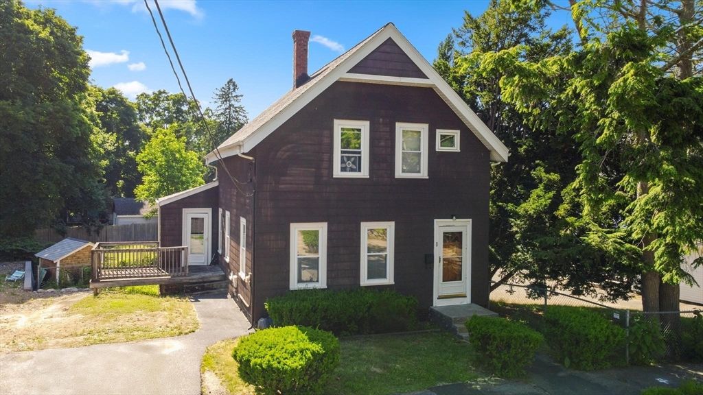 8 Rowe St, Stoneham, MA 02180 - See Est. Value, Schools & More