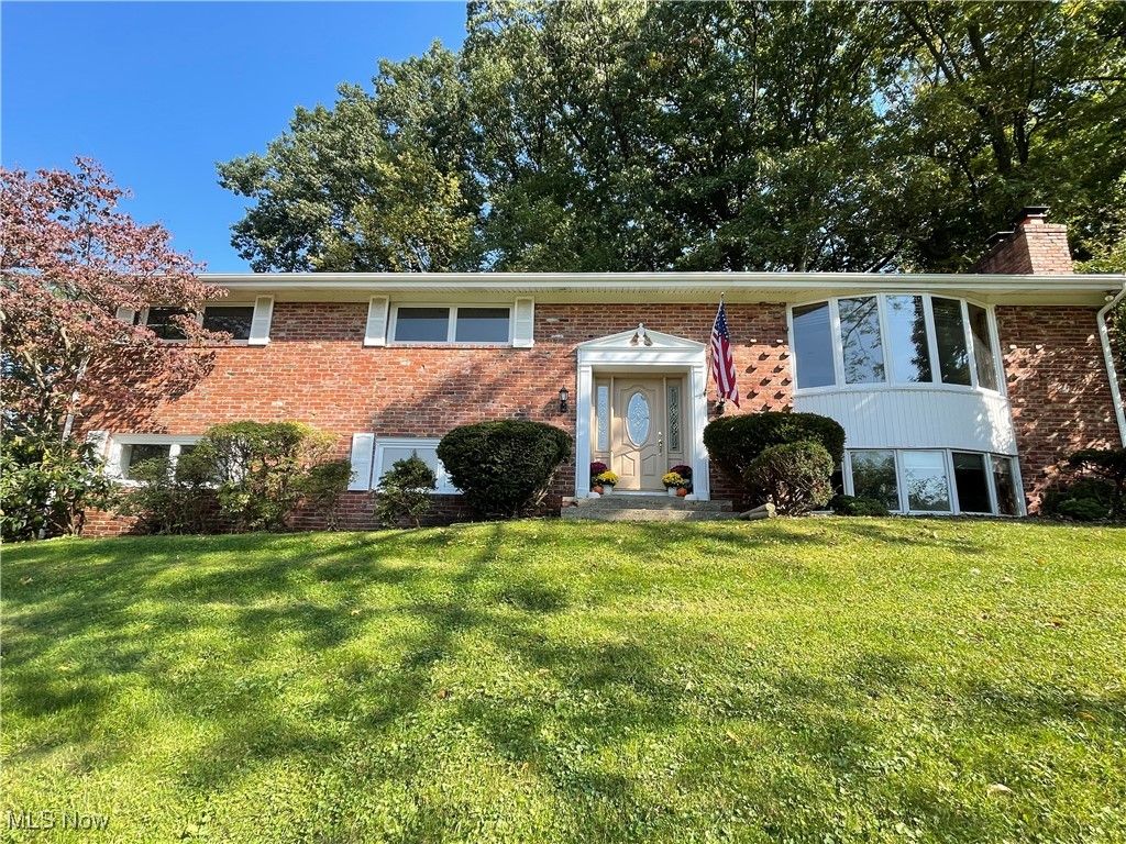 914 Lindy Lane Ave SW, North Canton, OH 44720 - See Est. Value, Schools ...