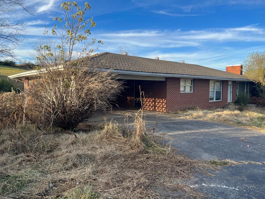 11935 Kingsport Hwy, Chuckey, TN 37641 - See Est. Value, Schools & More