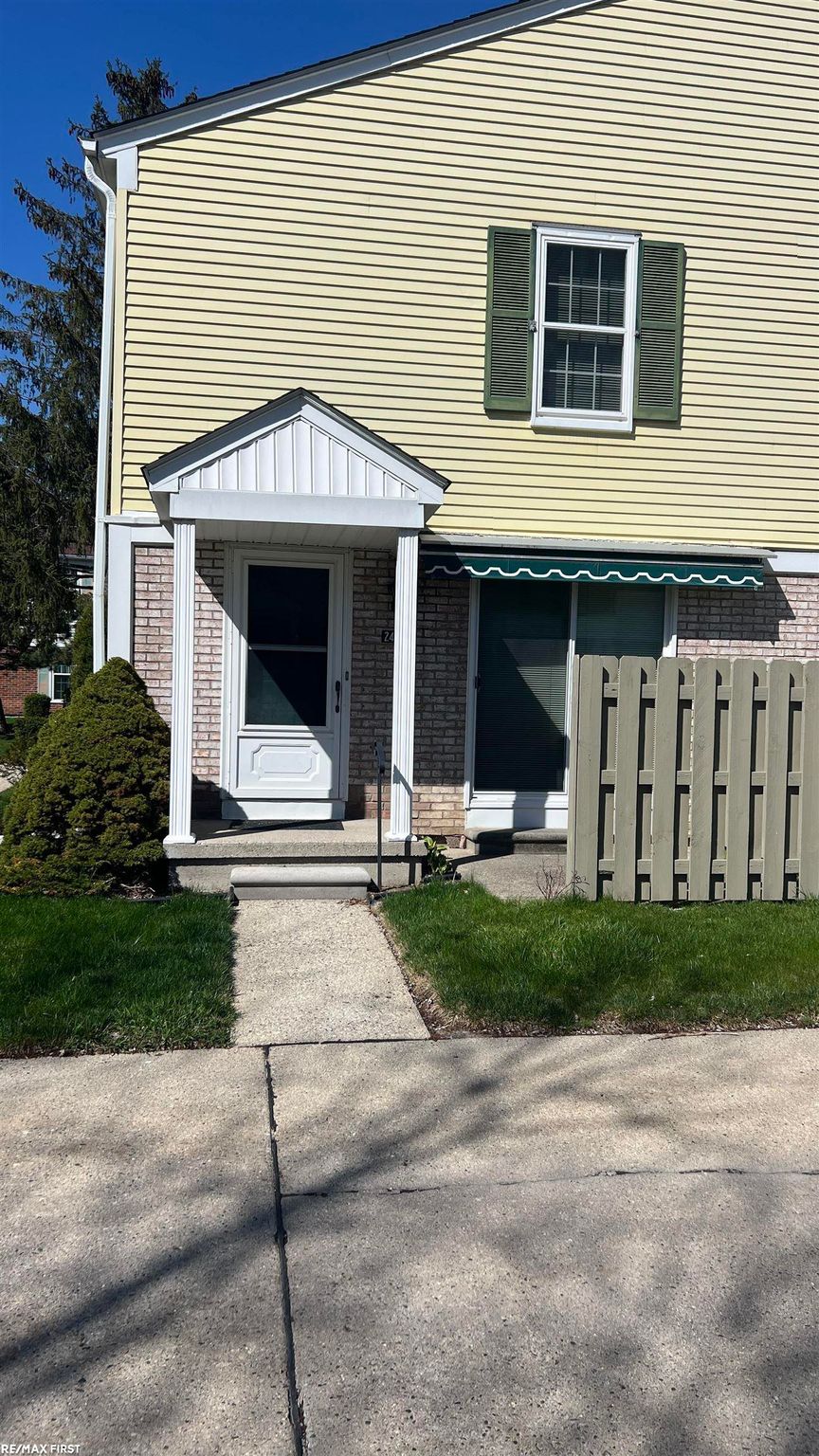 24704 Spring Ln, Harrison Township, MI 48045 - See Est. Value, Schools ...