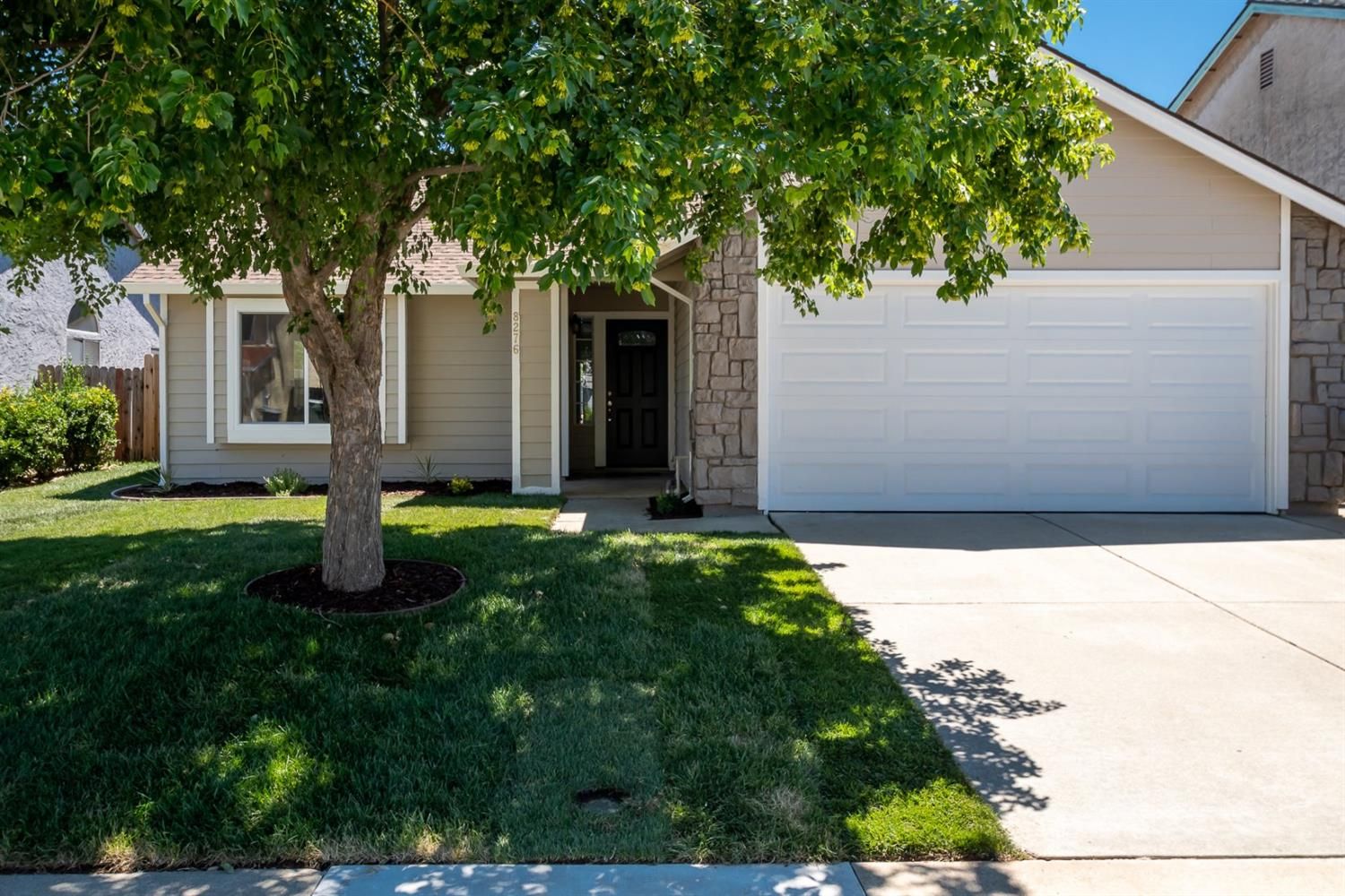 8276 Preston Way, Sacramento, CA 95828 - See Est. Value, Schools & More