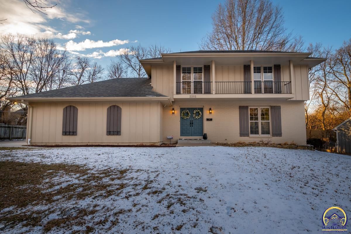 2201 SW 33rd St, Topeka, KS 66611 - See Est. Value, Schools & More