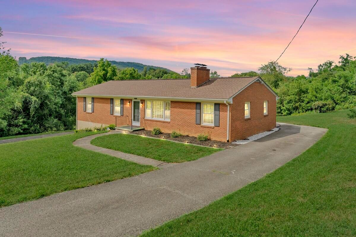 346 Peachtree Valley Dr, Roanoke, VA 24012 - See Est. Value, Schools & More