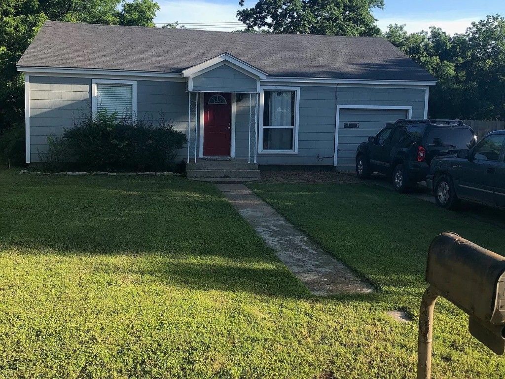1306 Edgewood Ave, Graham, TX 76450 - See Est. Value, Schools & More