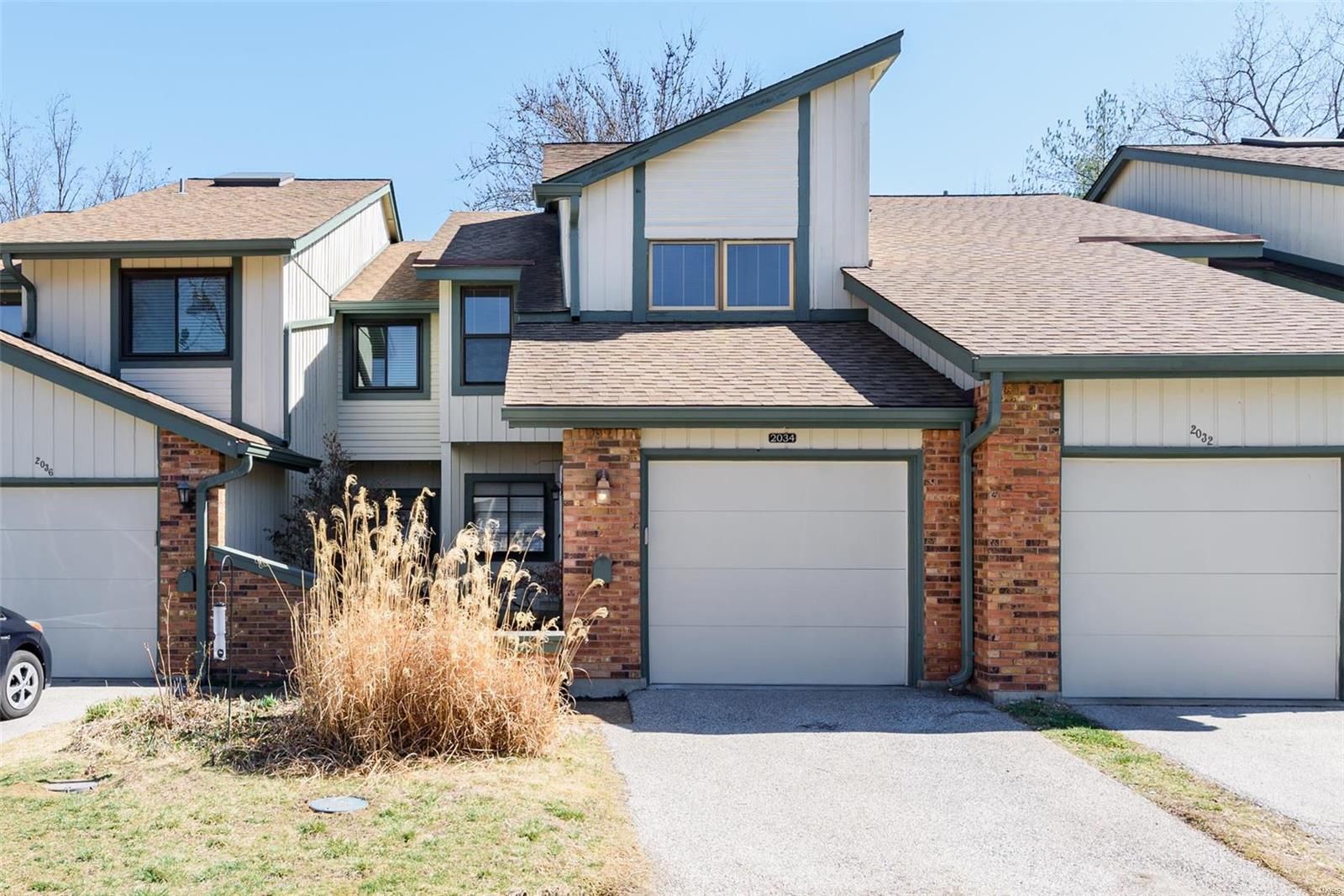 2034 Falling Brook Dr, Maryland Heights, MO 63043 - See Est. Value, Schools & More