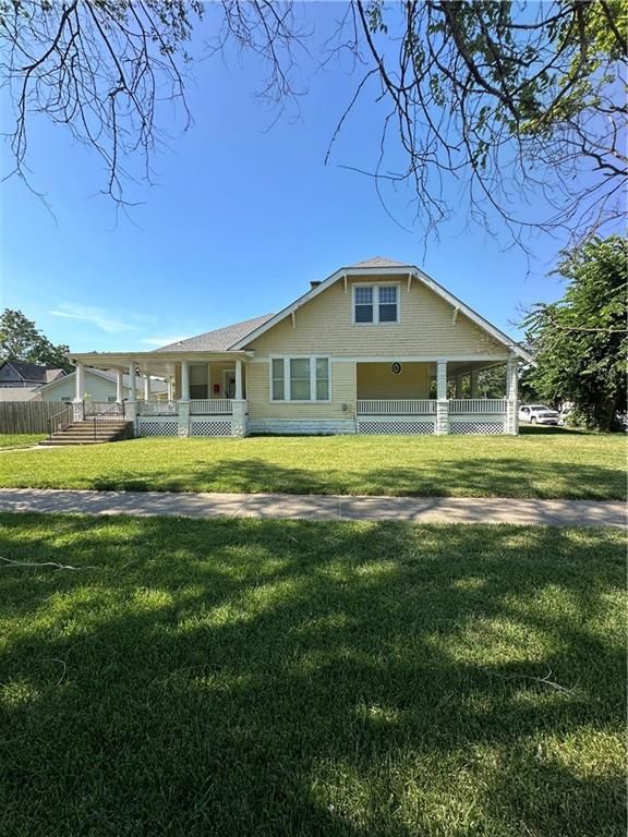 518 E Madison Ave, Iola, KS 66749 - See Est. Value, Schools & More