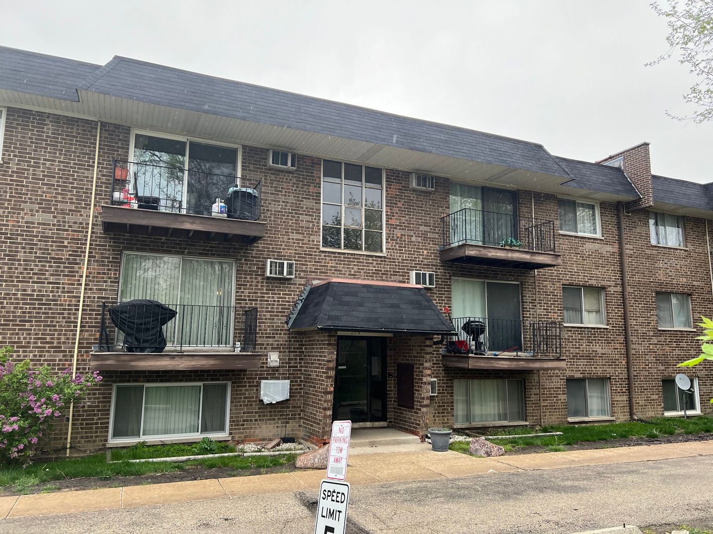 215 S Hale St #8A, Addison, IL 60101 | MLS# 12034441 | Trulia