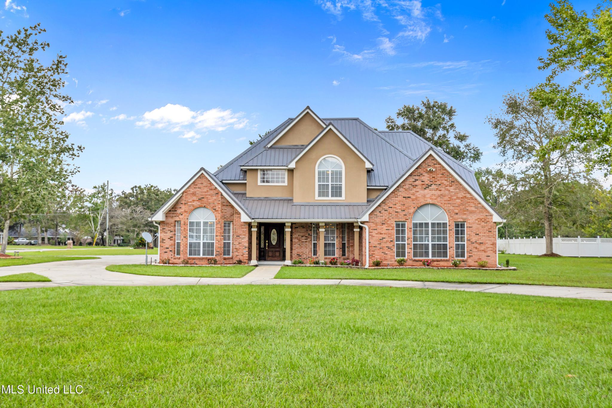 11340 River Oaks Dr, Biloxi, MS 39532 - See Est. Value, Schools & More