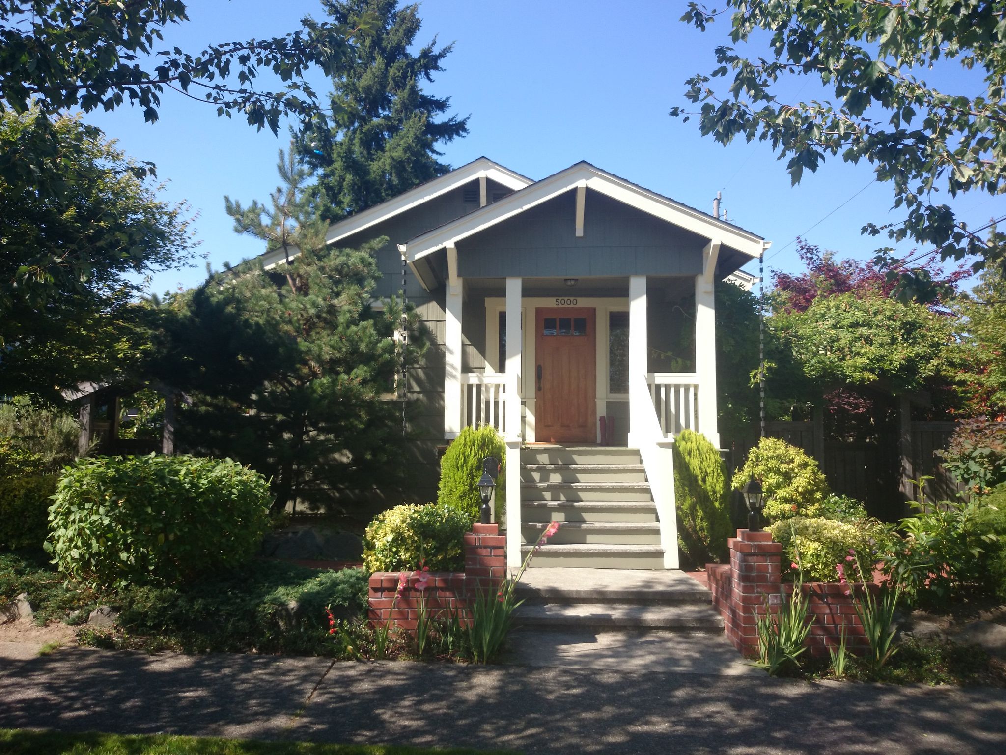 5000 SW Grayson St, Seattle, WA 98116 - See Est. Value, Schools & More