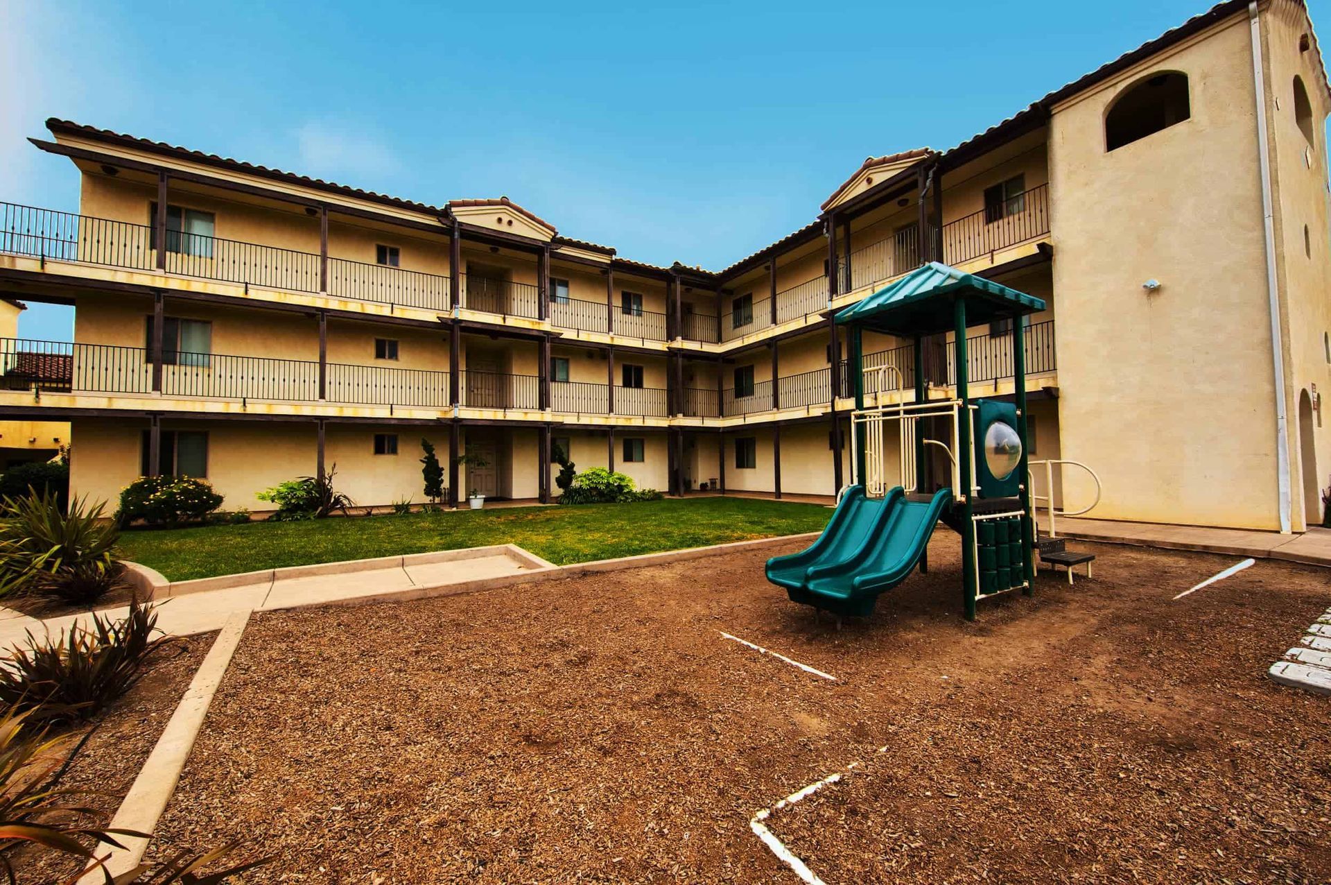 La Plaza Villas Apartments - Guadalupe, CA | Trulia