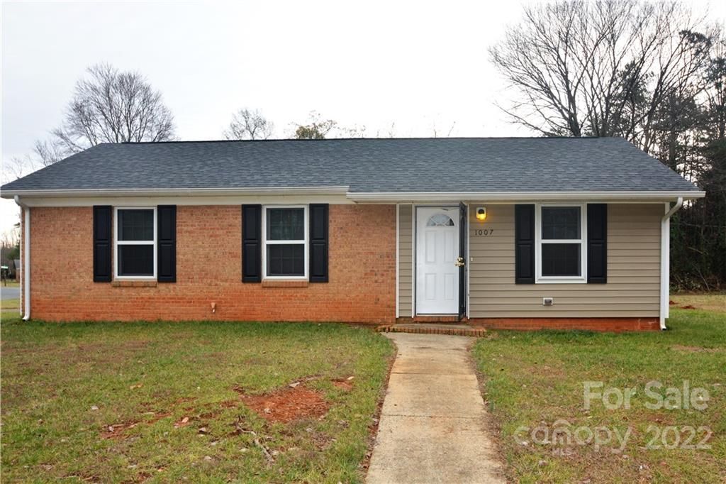 1007 Dedmon Dr, Charlotte, NC 28216 - See Est. Value, Schools & More