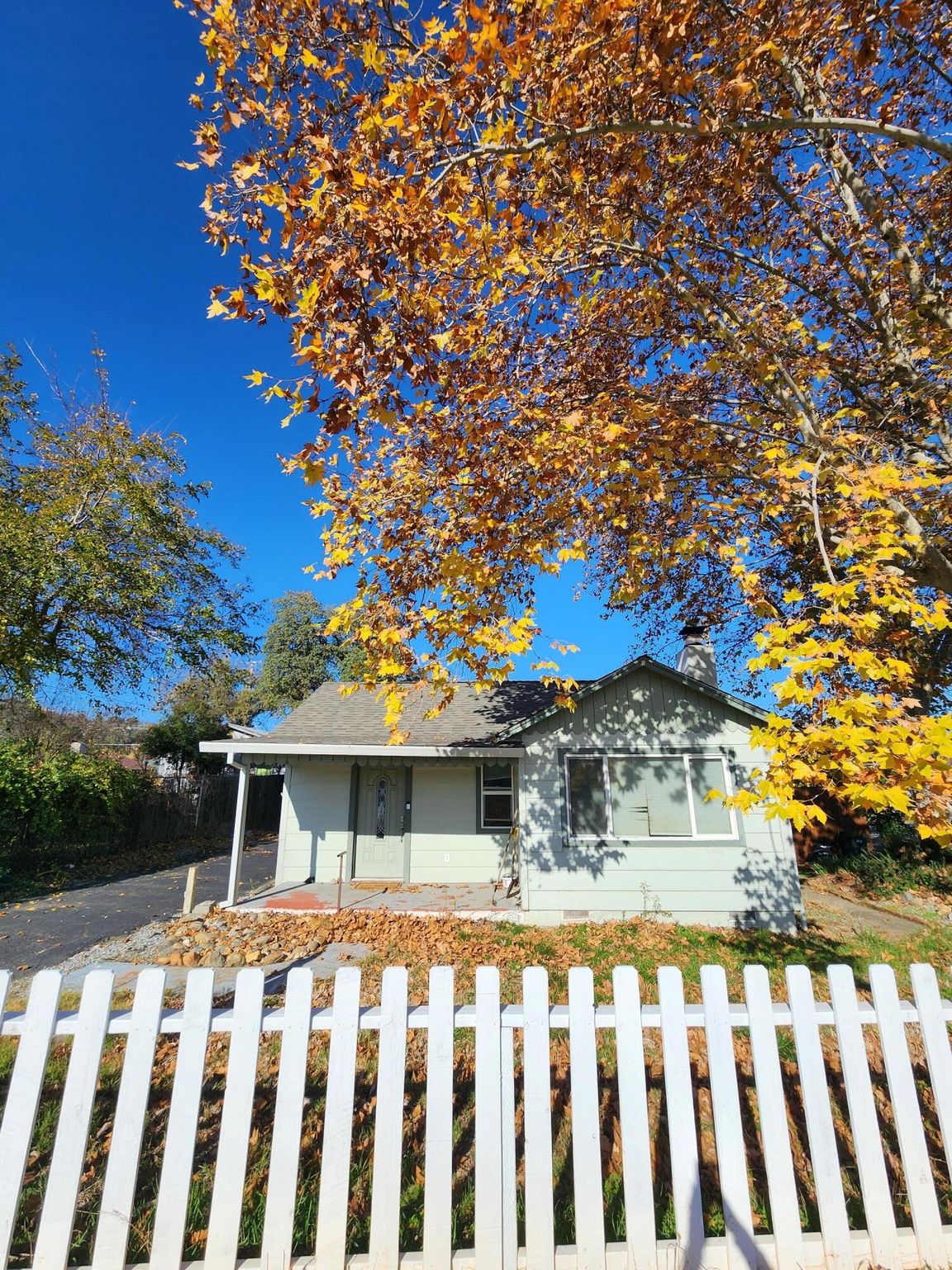 3104 Placer St, Redding, CA 96001 - See Est. Value, Schools & More