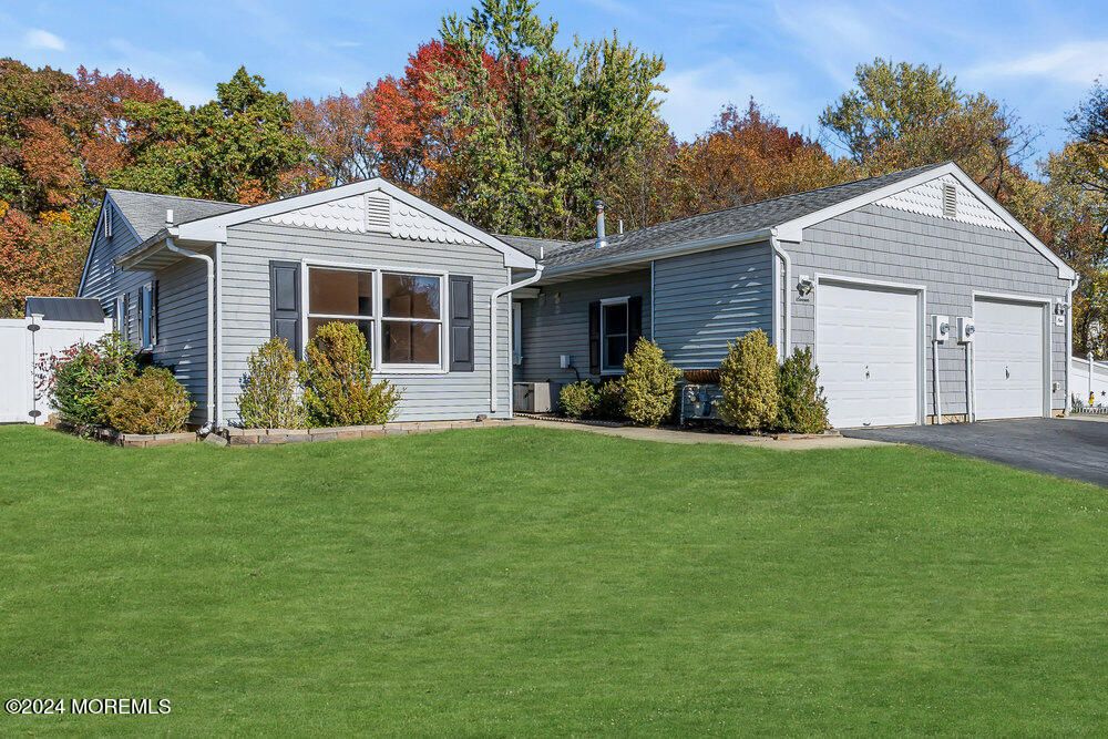 7 Briarcliff Court, Freehold, NJ 07728 - See Est. Value, Schools & More