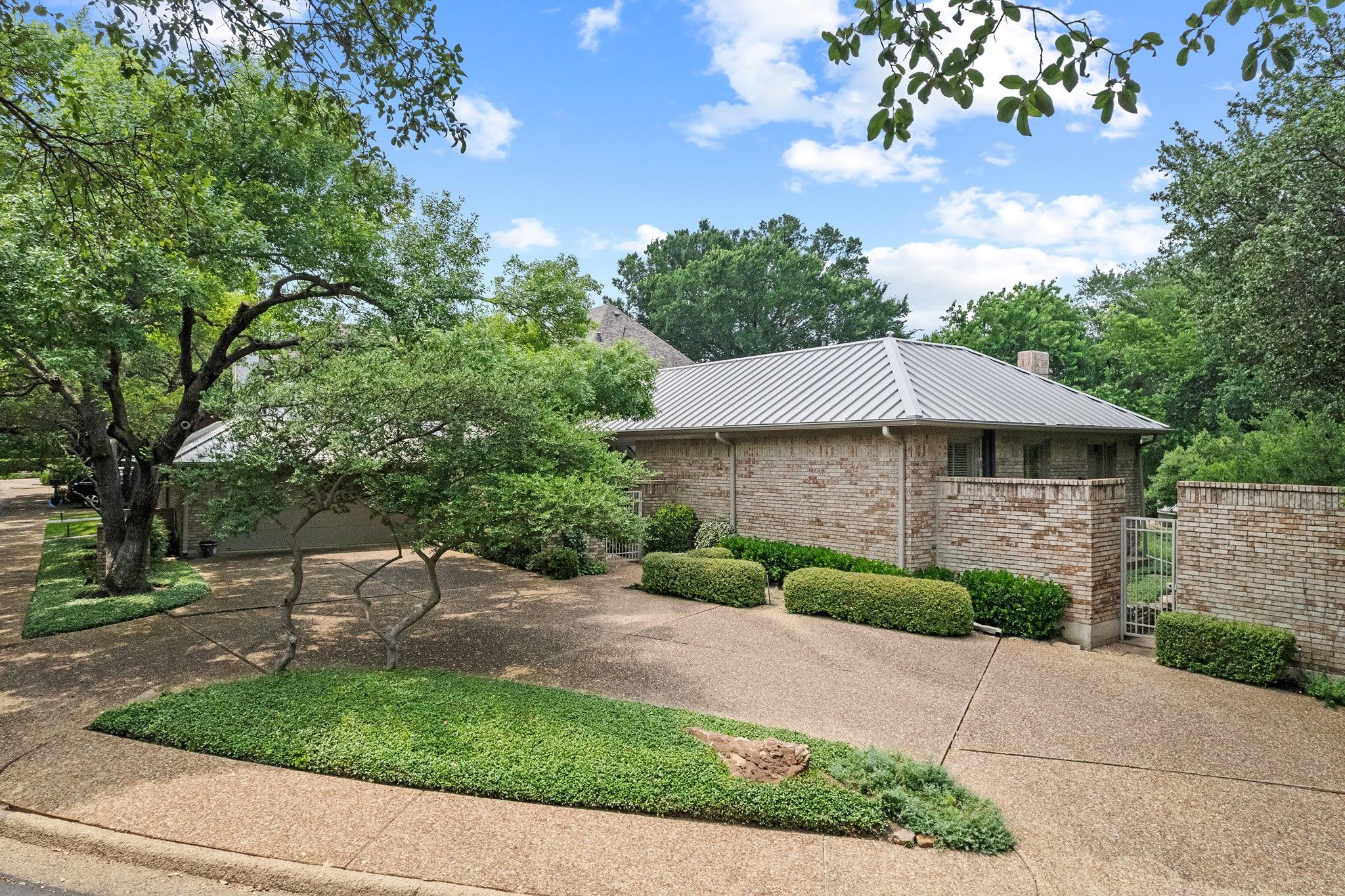 10 Queensview Ct, Dallas, TX 75225 - See Est. Value, Schools & More