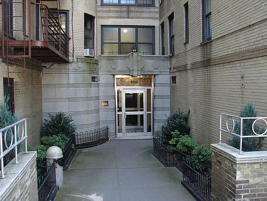 600 W 218th St #1S, New York, NY 10034 - See Est. Value, Schools & More