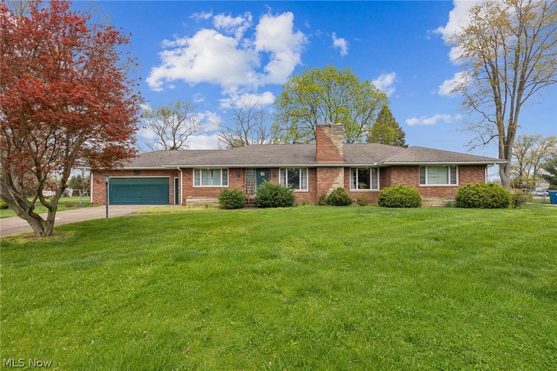 124 Walnut Dr, Amherst, OH 44001 - See Est. Value, Schools & More