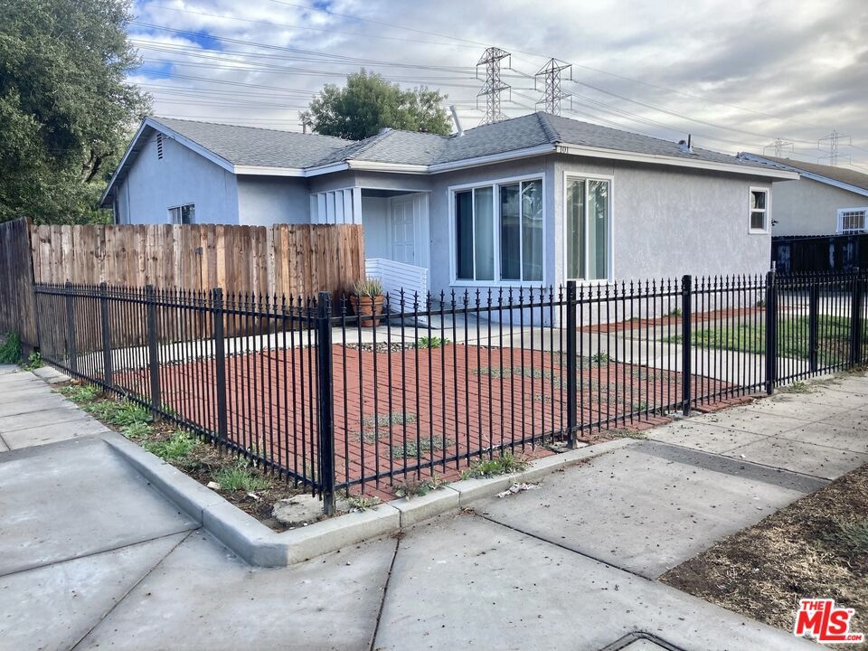 101 E 69th Way, Long Beach, CA 90805 - See Est. Value, Schools & More