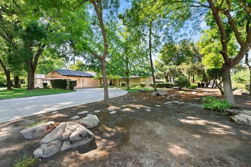 1932 Green Acres Drive, Visalia, CA 93291 - See Est. Value, Schools & More