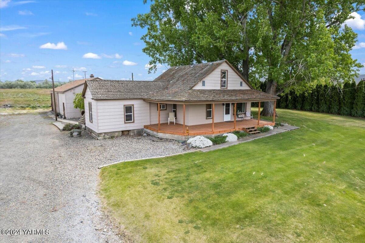 11703 N Albro Rd, Prosser, WA 99350 - See Est. Value, Schools & More