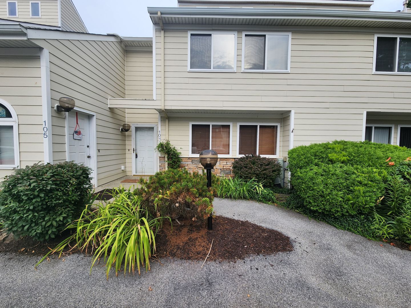 104 Crystal Hill Ln, Poughkeepsie, NY 12603 - See Est. Value, Schools ...