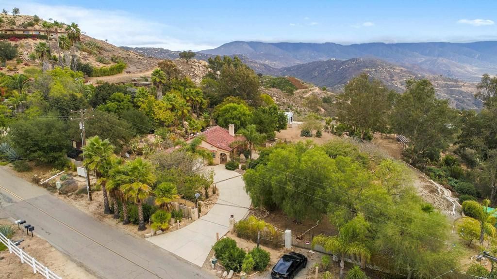 1027 Rainbow Crest Rd, Fallbrook, CA 92028 - See Est. Value, Schools & More