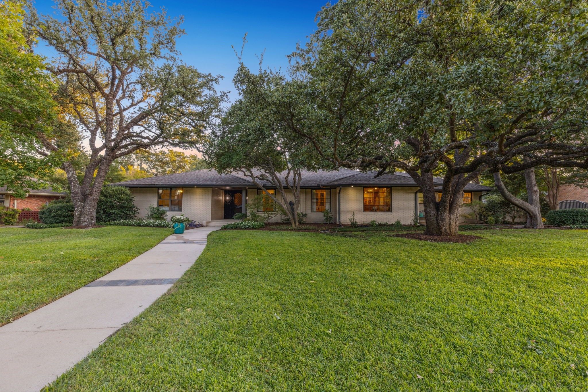 4518 Hockaday Dr, Dallas, TX 75229 - See Est. Value, Schools & More