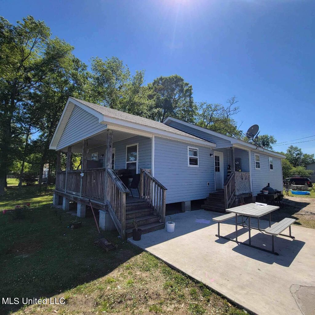 8273 Florida Ave, Gulfport, MS 39501 - See Est. Value, Schools & More