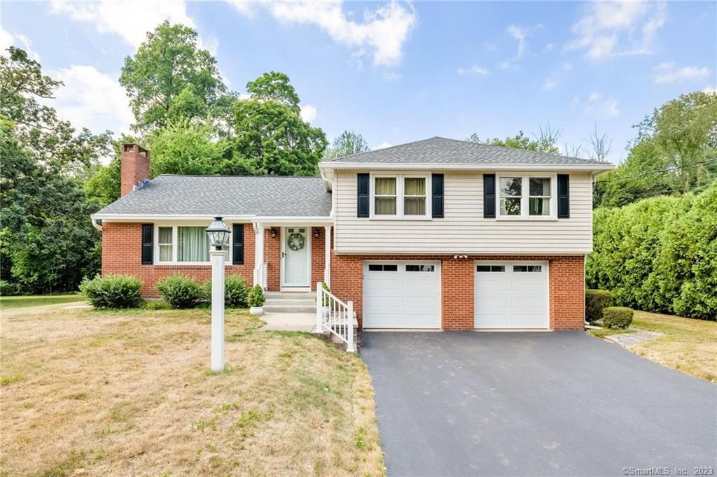 32 Robin Rd, Farmington, CT 06032 - See Est. Value, Schools & More