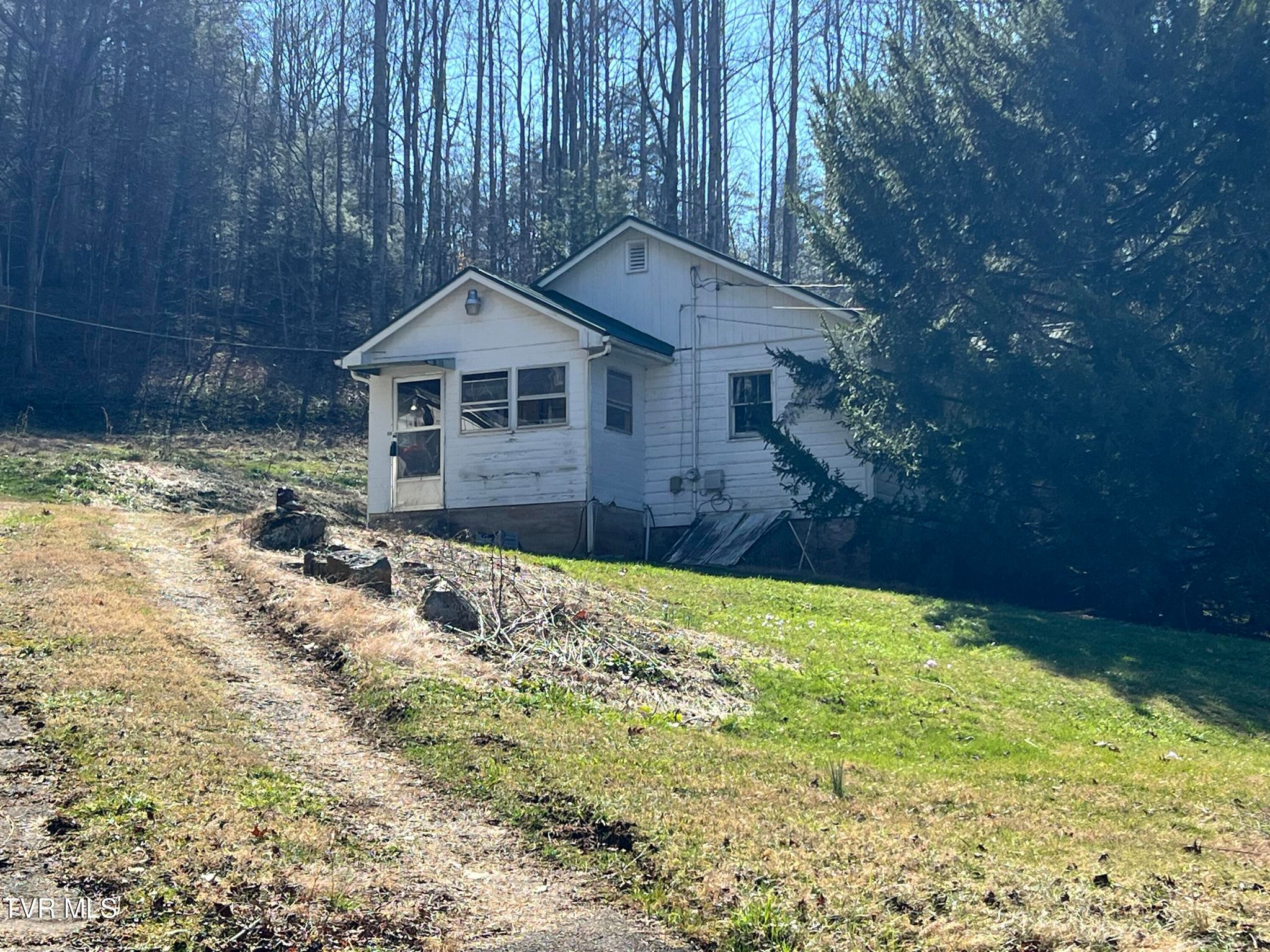 213 Roy Bowers Rd, Elizabethton, TN 37643 - See Est. Value, Schools & More