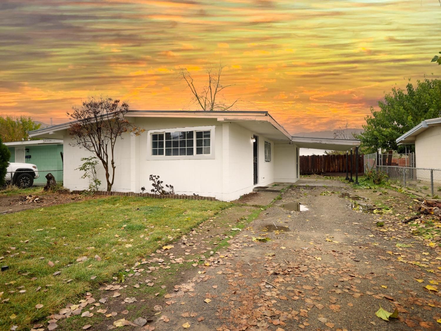305 K St, Sanger, CA 93657 - See Est. Value, Schools & More