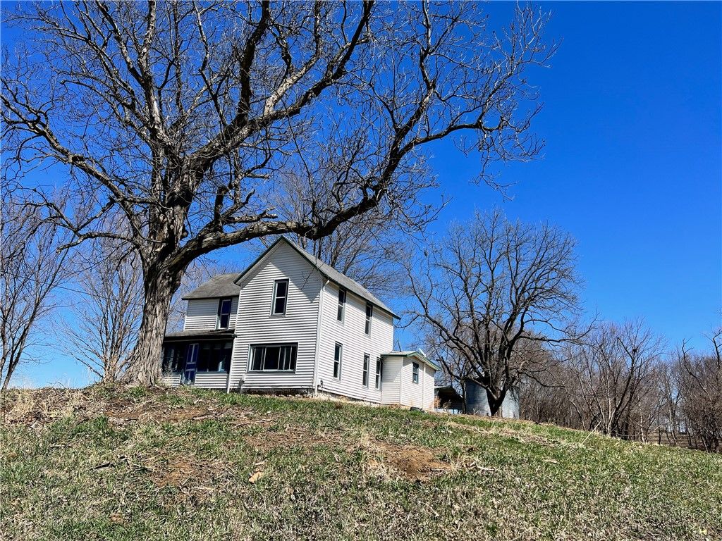 208 40th Ave, Runnells, IA 50237 - See Est. Value, Schools & More