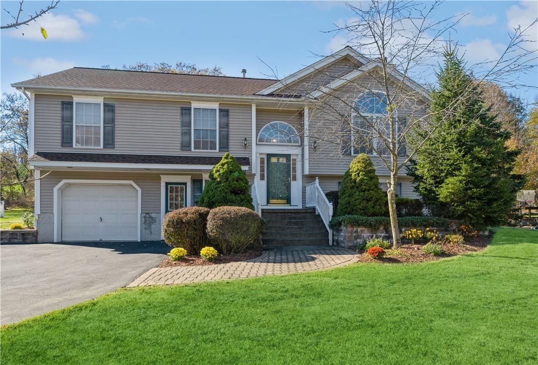 26 Gordon Terrace, Warwick, NY 10990 - See Est. Value, Schools & More