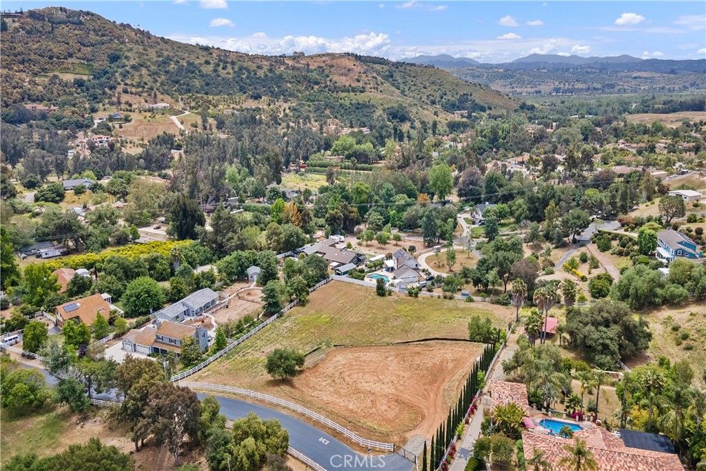 3331 Via Loma, Fallbrook, CA 92028 | MLS# OC24102629 | Trulia