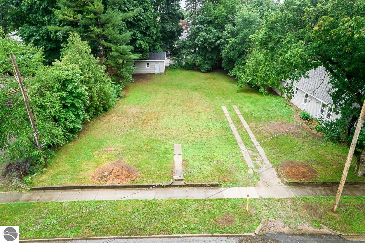 406 E 6th St, Clare, MI 48617 - See Est. Value, Schools & More