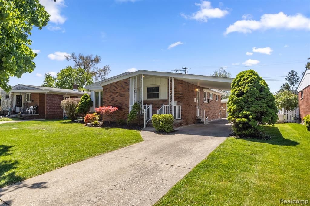 10048 Buckingham Ave, Allen Park, MI 48101 - See Est. Value, Schools & More